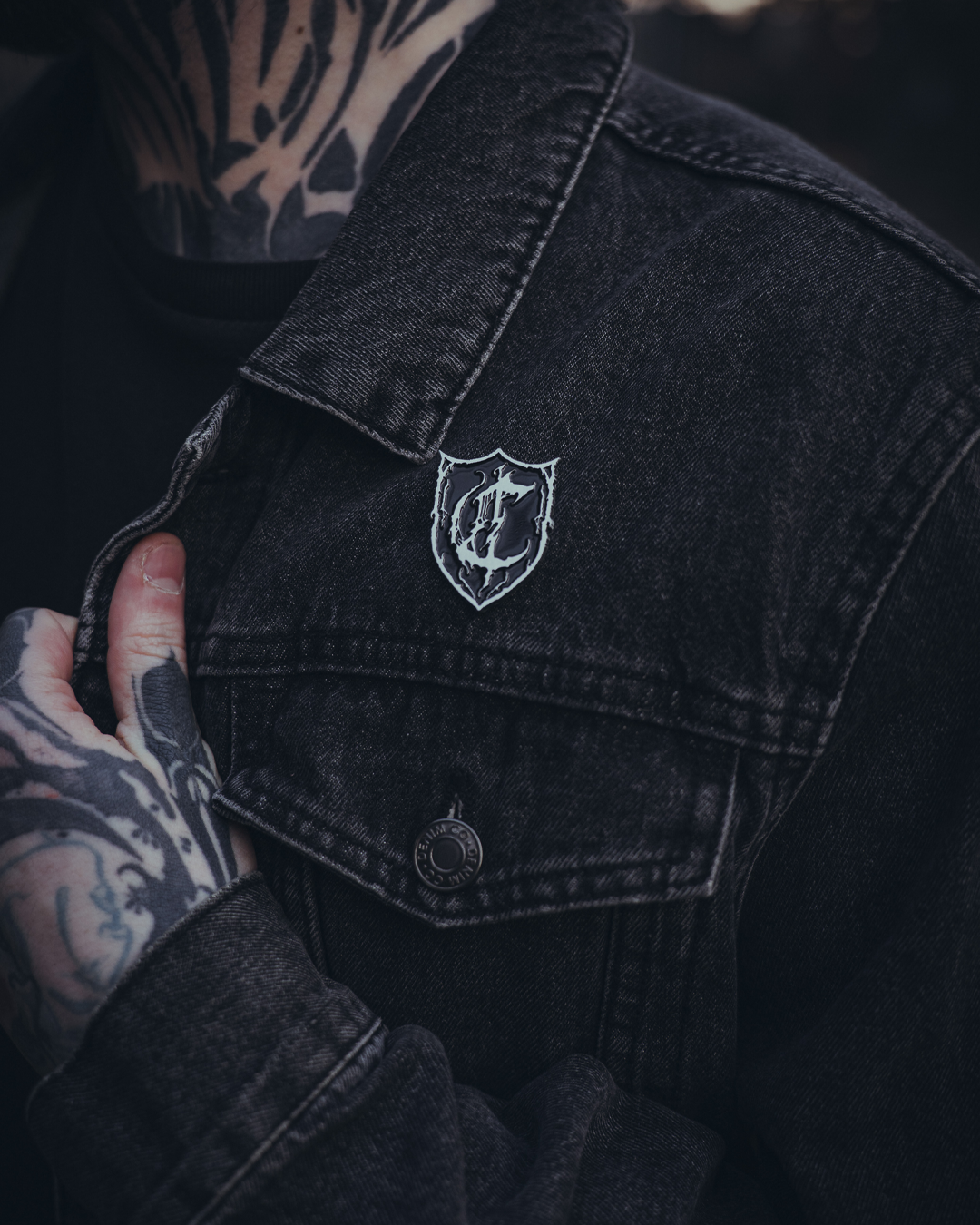 Crest - Obsidian Mark - Lapel Pin